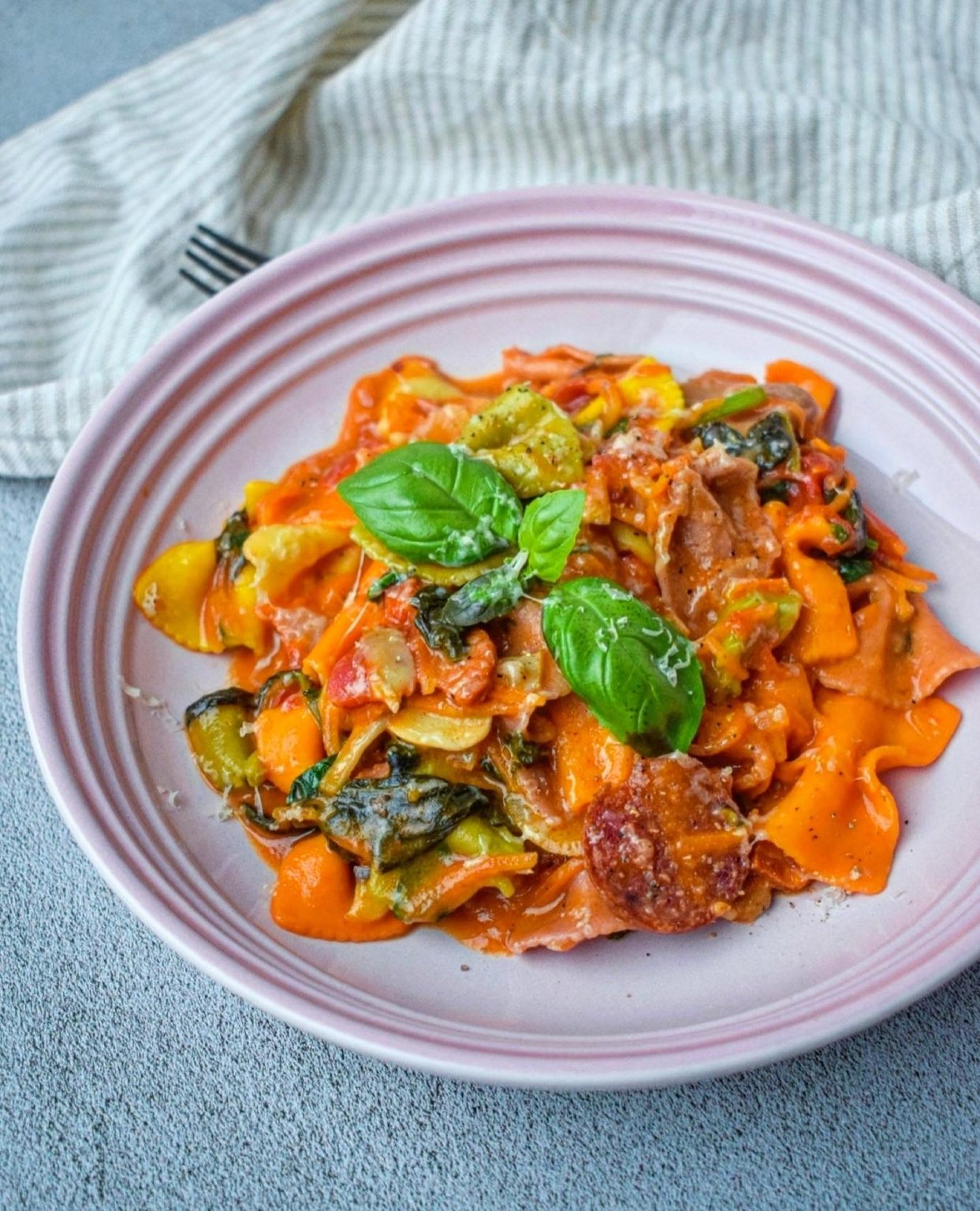 Pasta med salsiccia - En nem og cremet italiensk pastaret