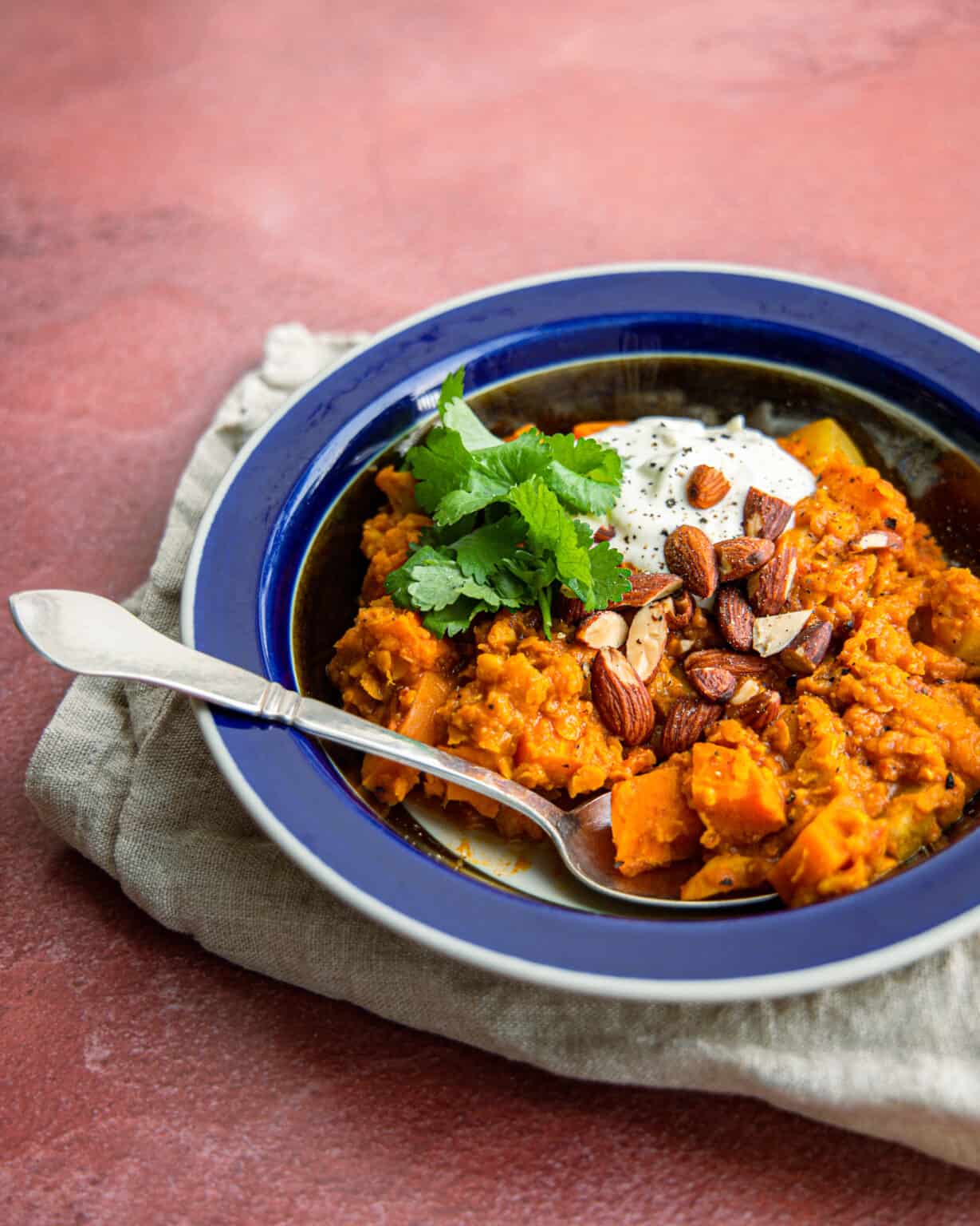 Dhal med kartofler, gulerod og æble - Emma Olsen