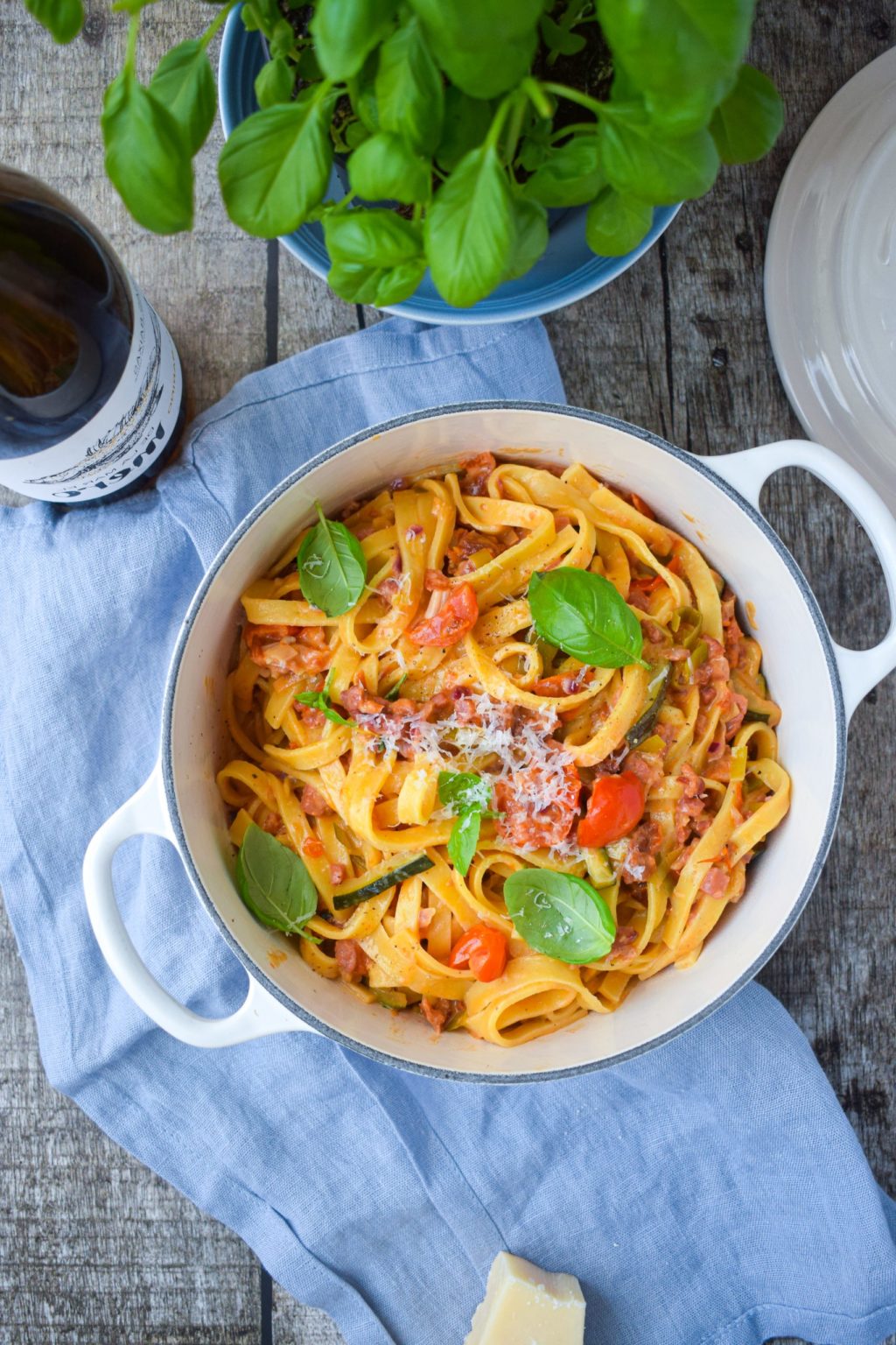 Hjemmelavet tomatsovs - til pasta, pizza og lasagne