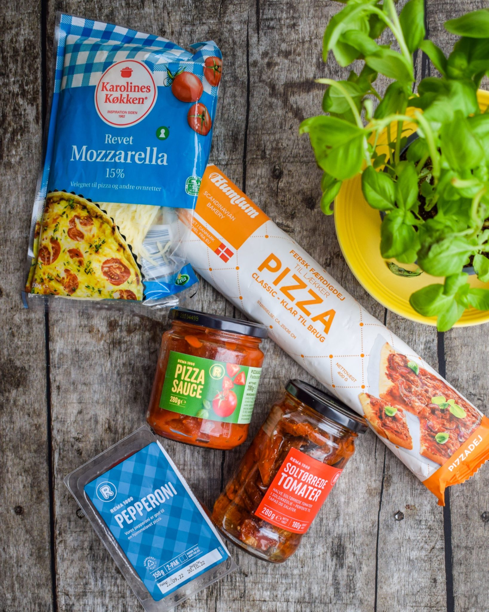 Nemme pizzasnegle med pepperoni - Emma Olsen