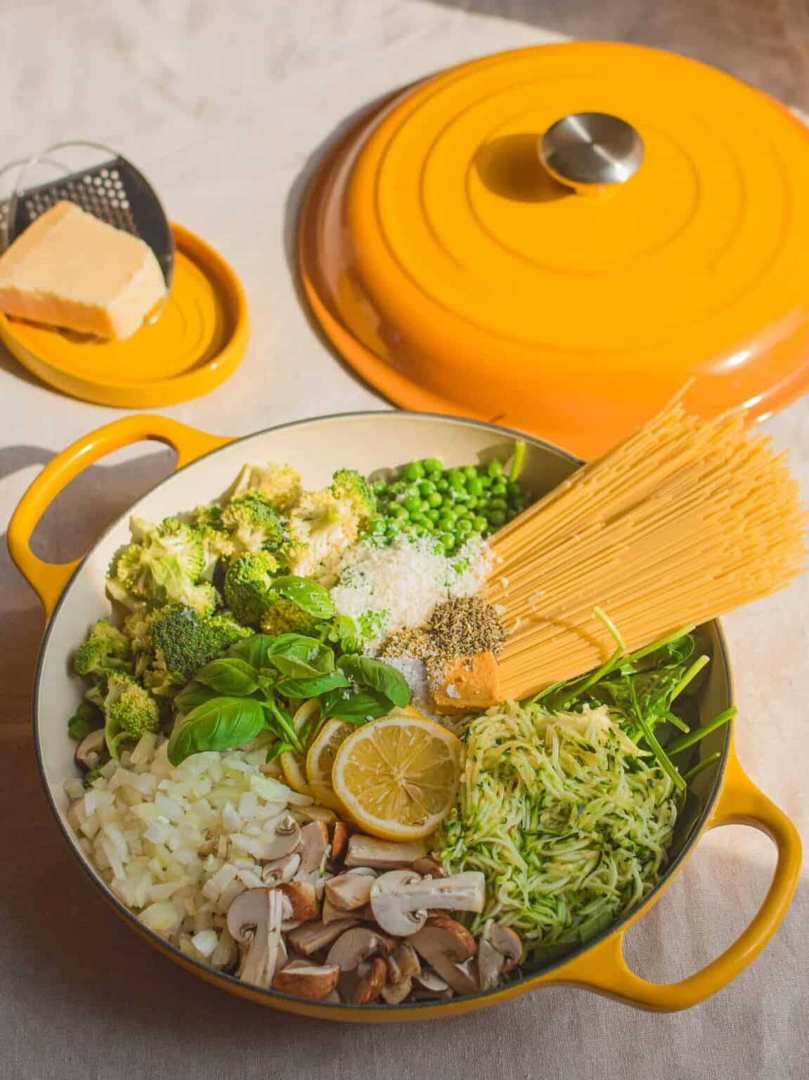 One Pot Pasta Vegetar med masser af grønt - Emma Olsen