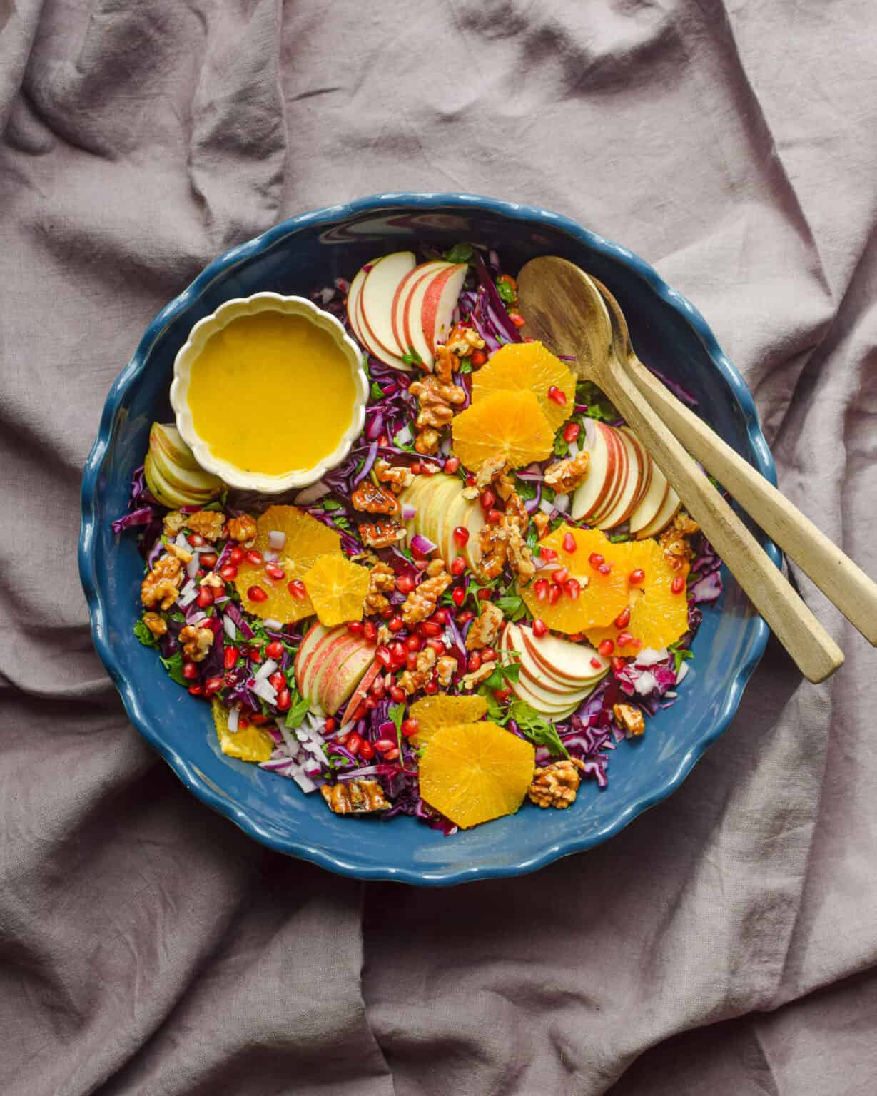 Rødkålssalat med æble og appelsin - frisk og mættende salat