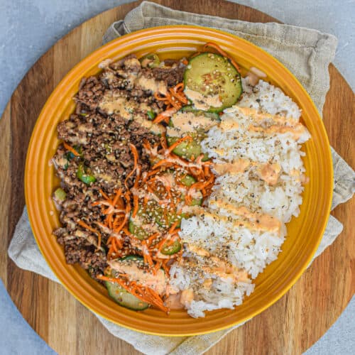 Koreansk ris-bowl med oksekød, ris og grønt - Emma Olsen