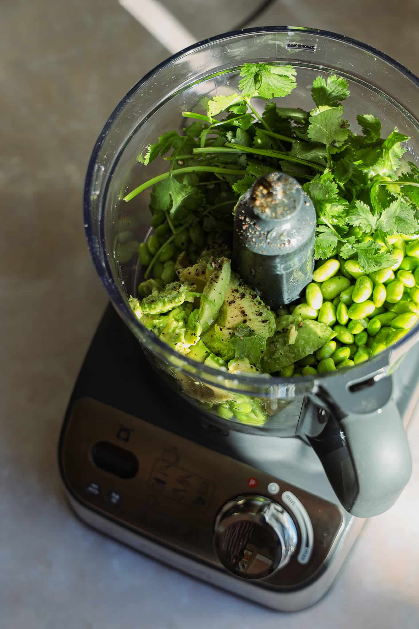 Edemame-avocado dip - opskrift på en grøn, sund dip