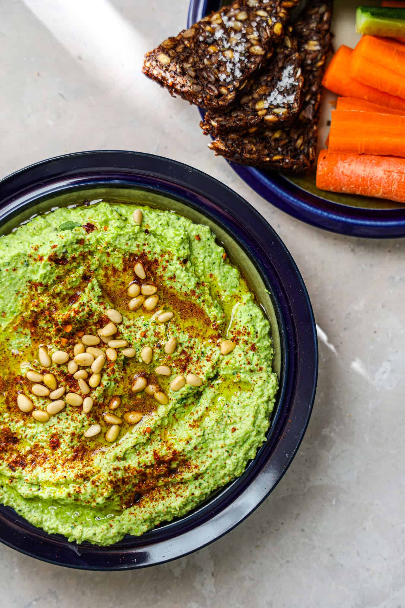 Edemame-avocado dip - opskrift på en grøn, sund dip