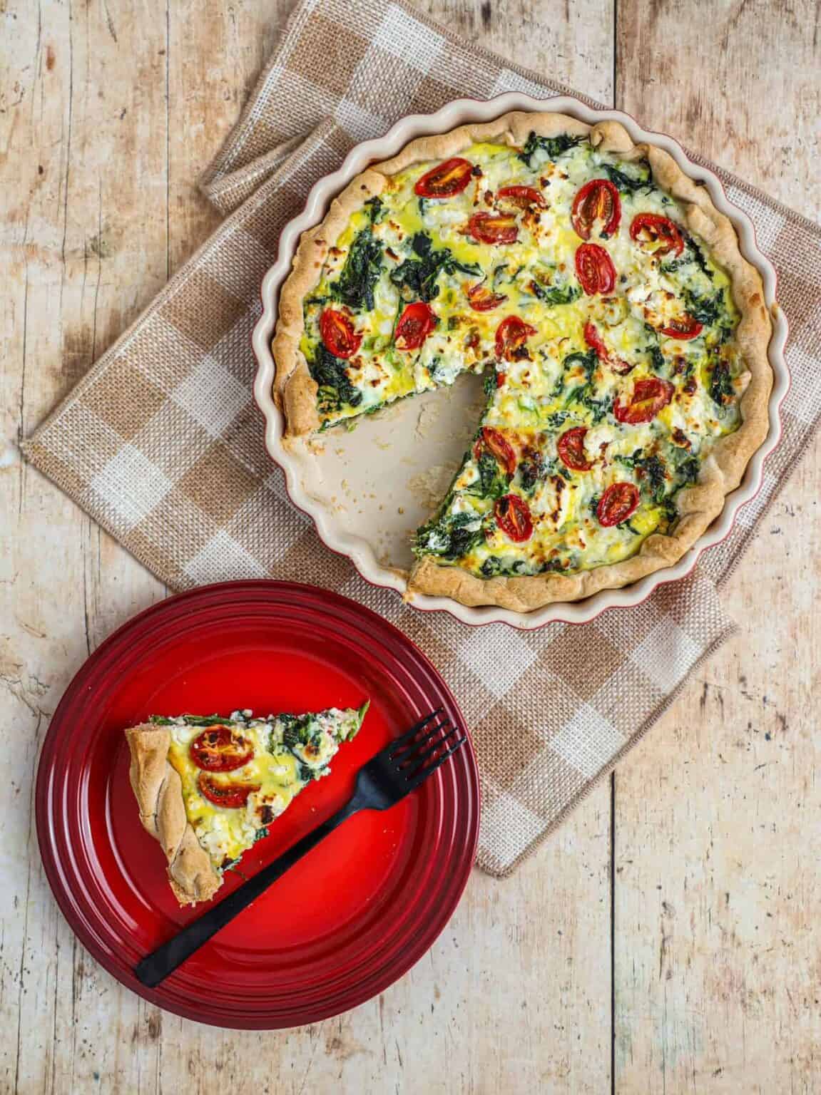 Spinattærte - opskrift på spinat tærte med hytteost og feta