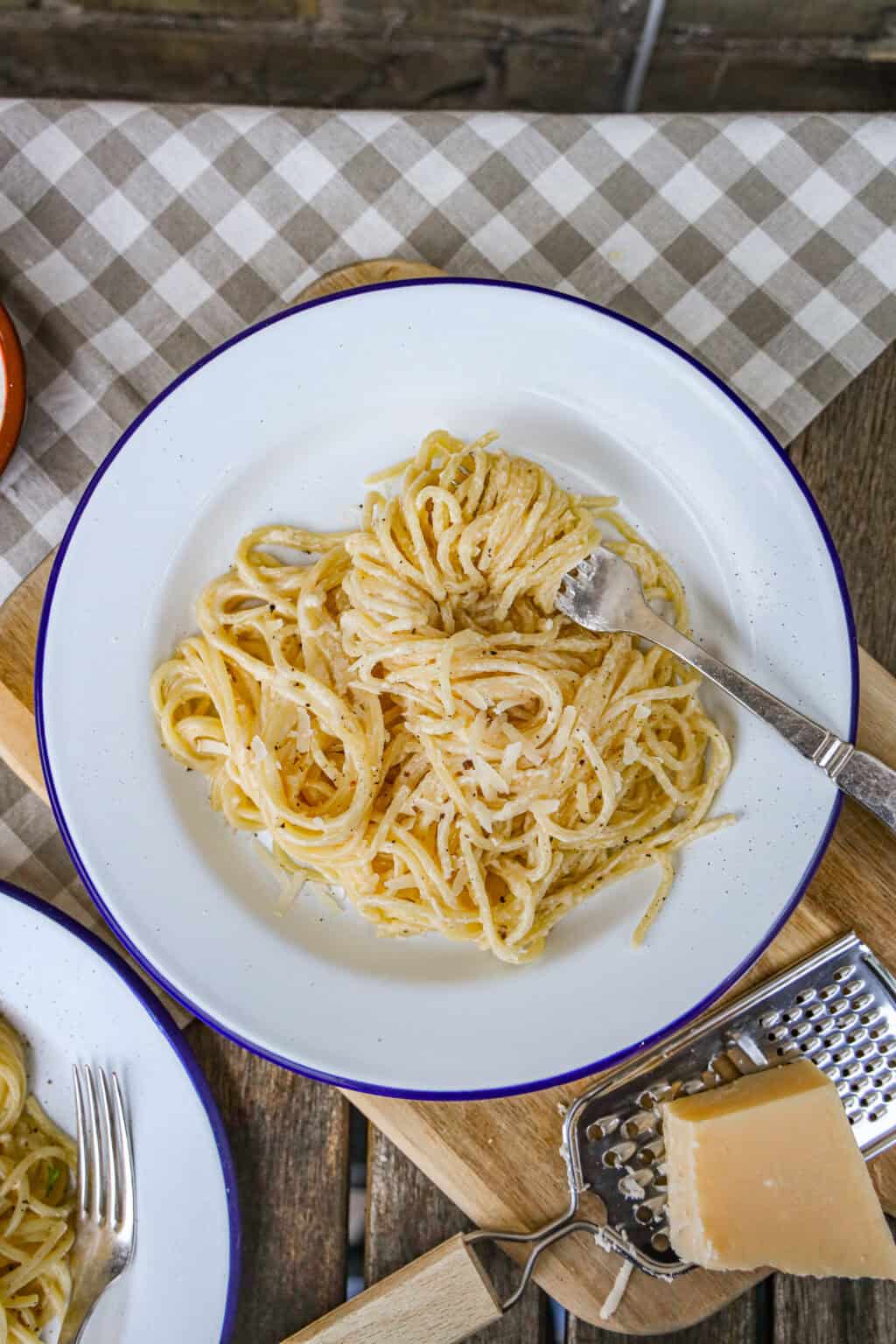 Hjemmelavet gyoza med svinekød - japanske dumplings