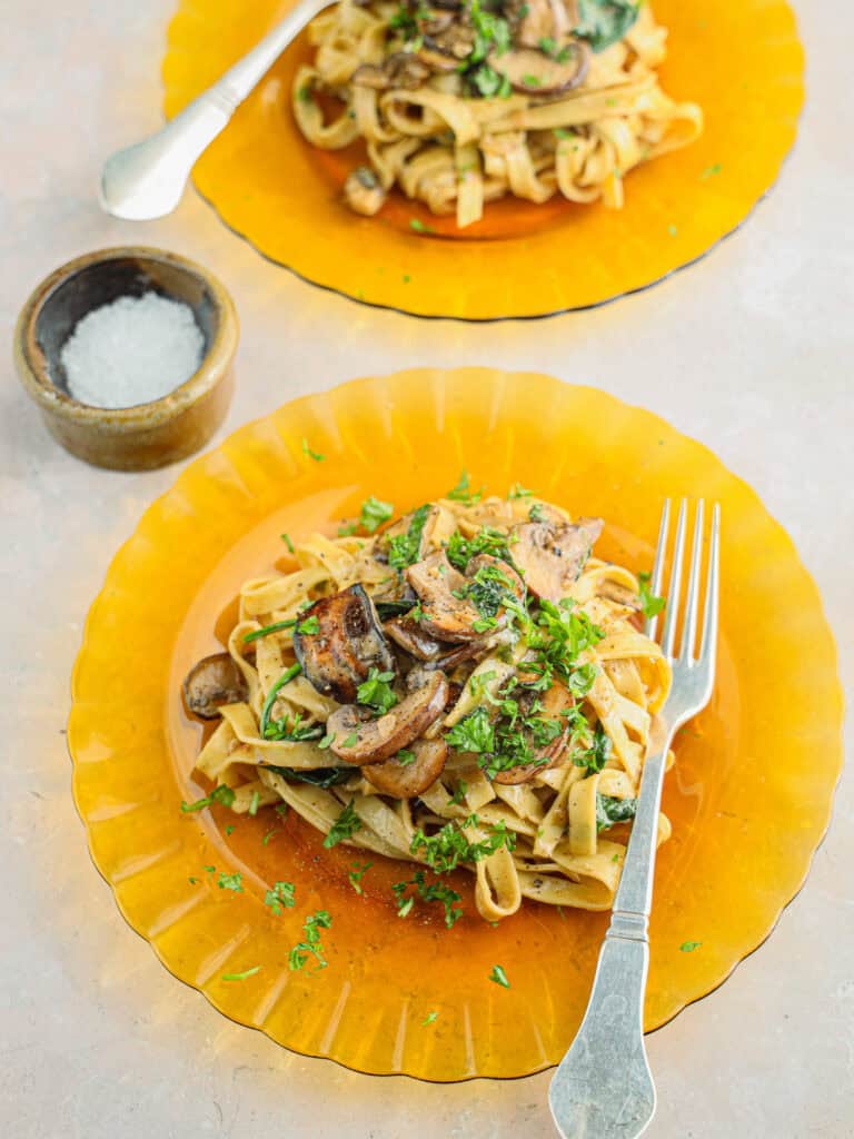 Pasta med svampe - en nem og cremet svampepasta på 20 min