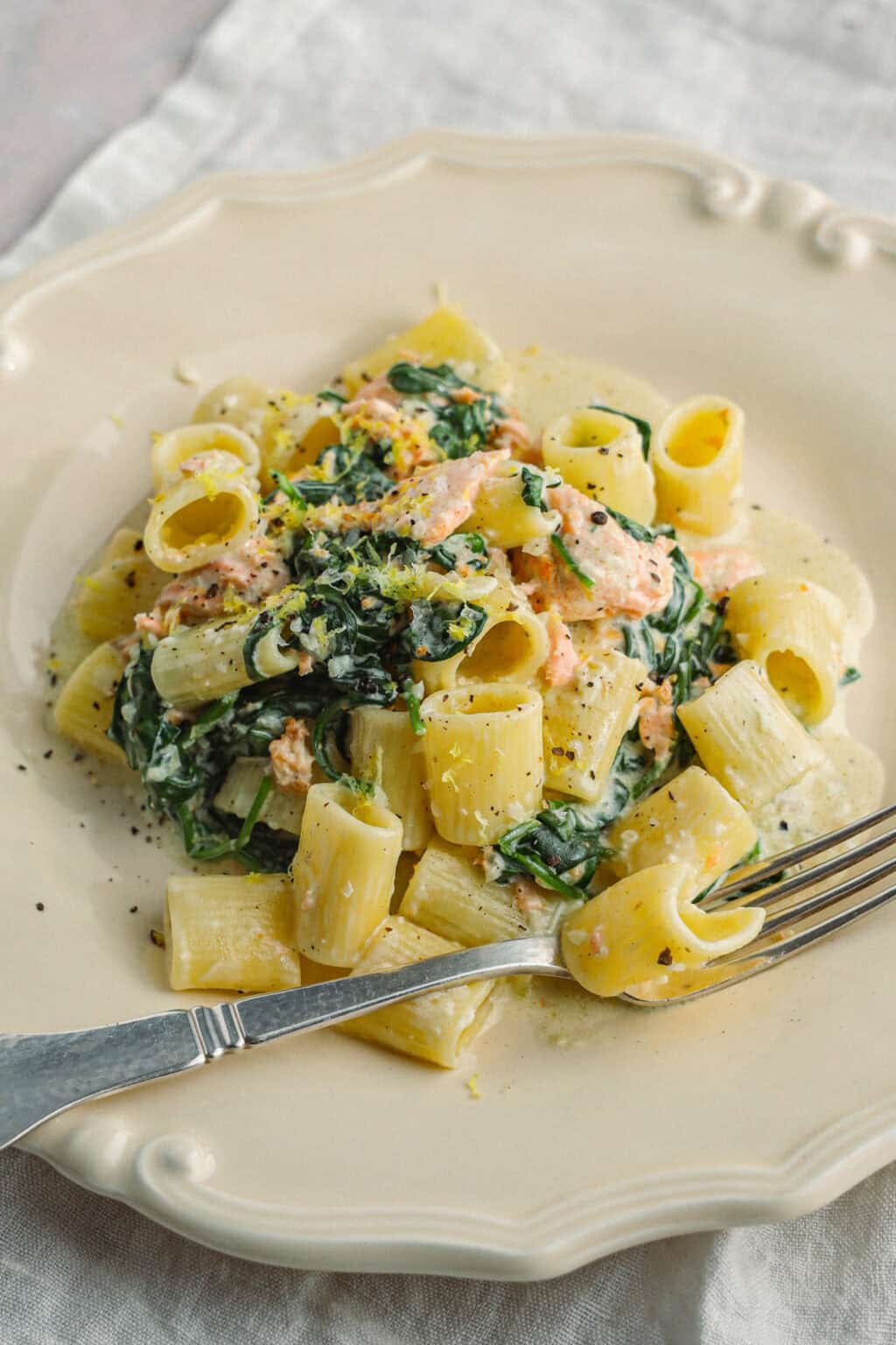 Nem og Cremet Pasta med Laks på 25 minutter - Emma Olsen