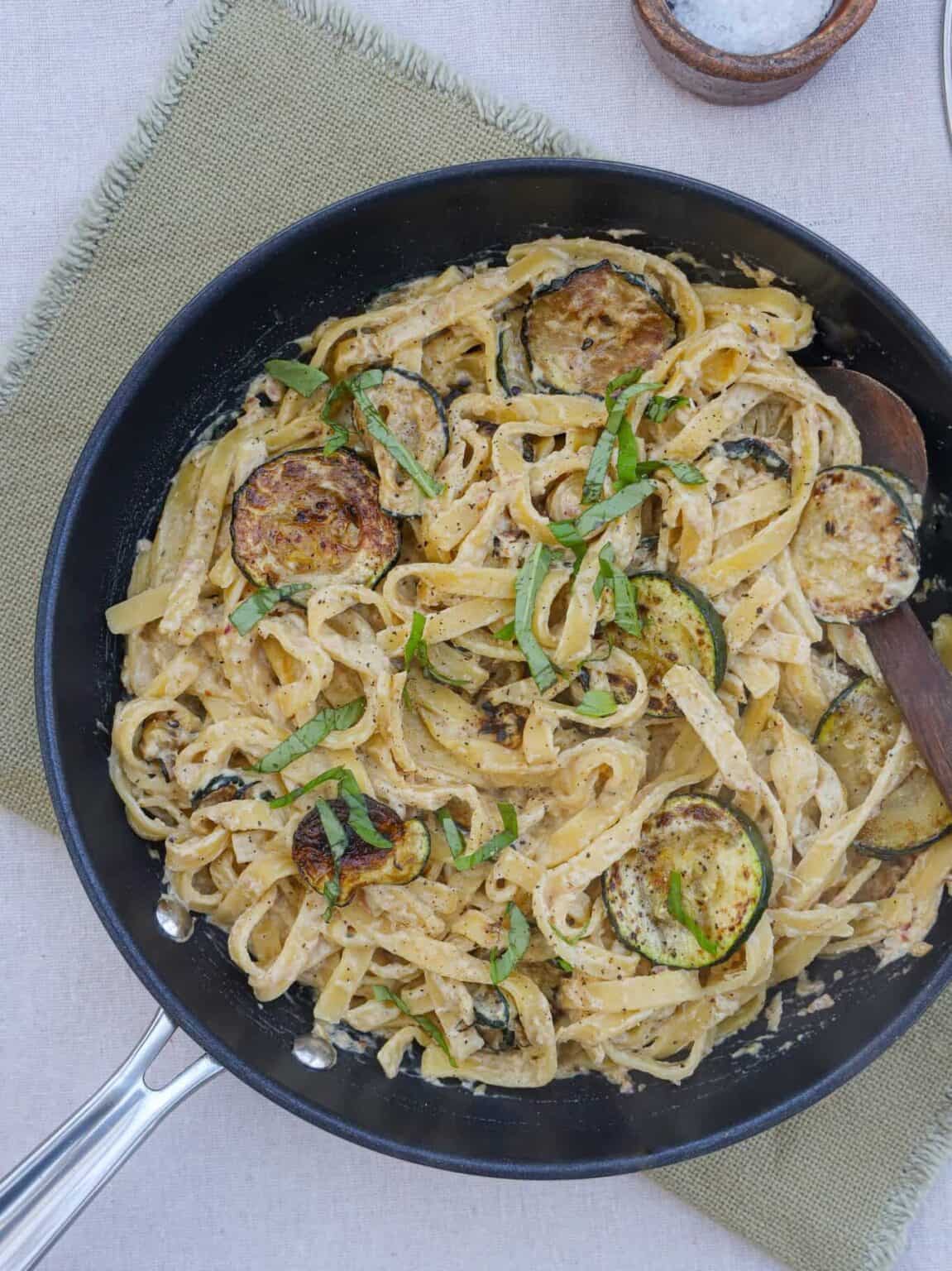 Nem og Cremet Pasta med Laks på 25 minutter - Emma Olsen