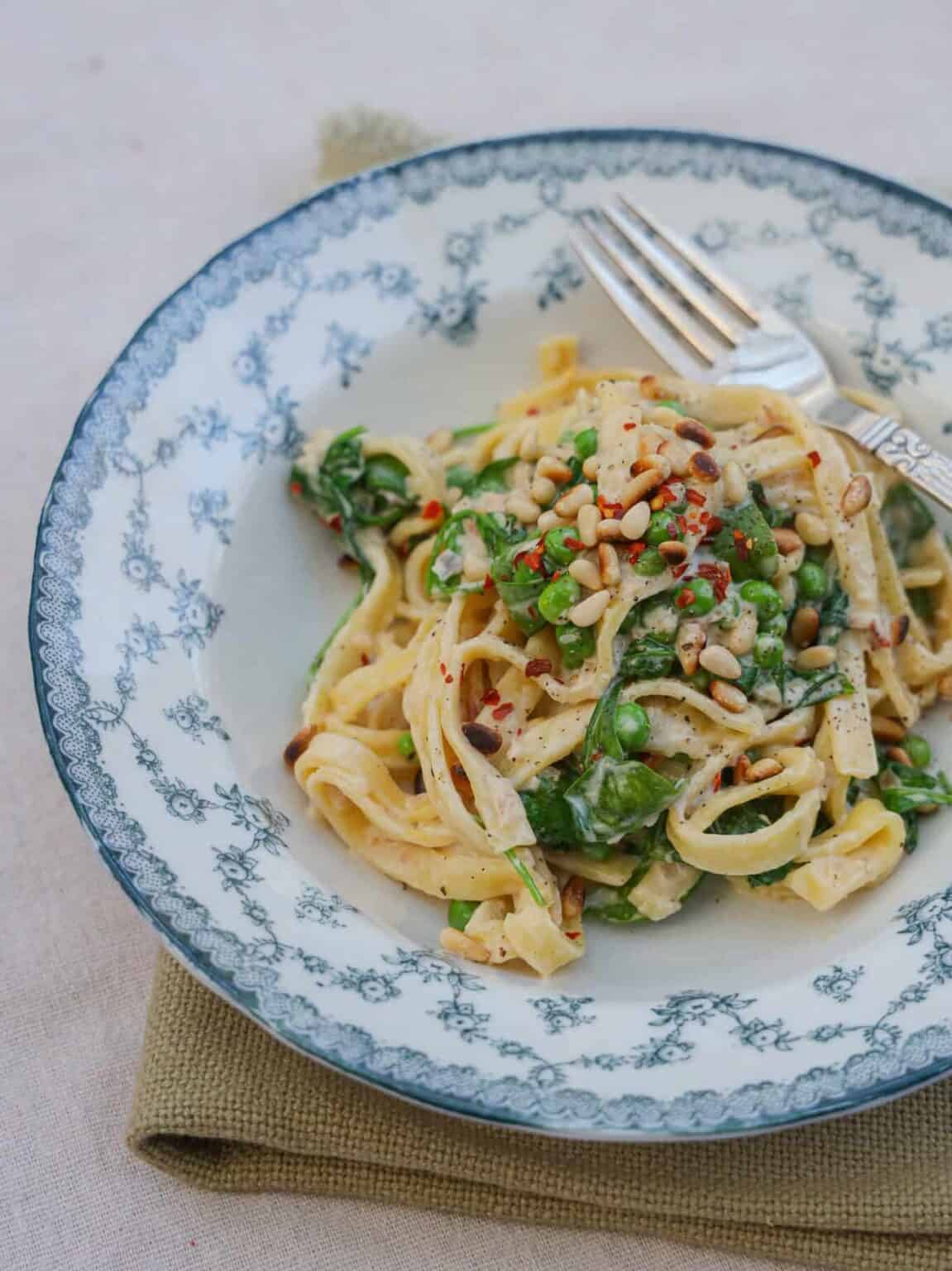 Cremet orzo pasta med parmesan og asparges - Emma Olsen