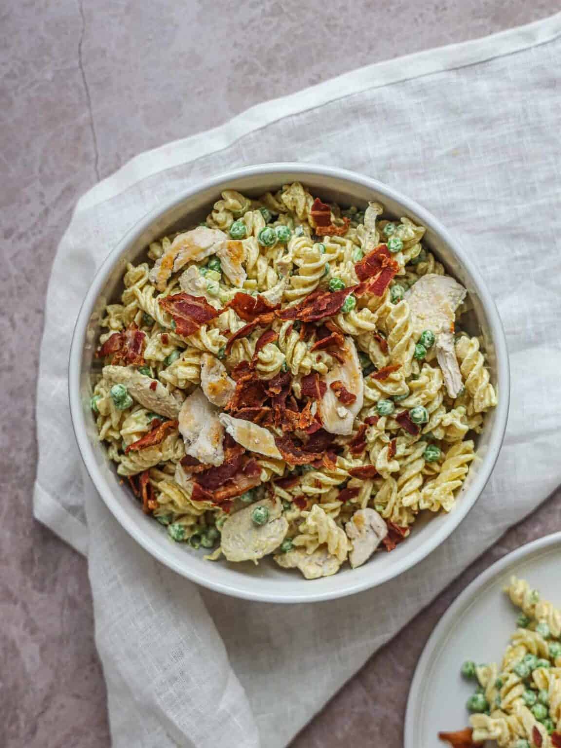 Pastasalat med kylling og bacon - nem og lækker