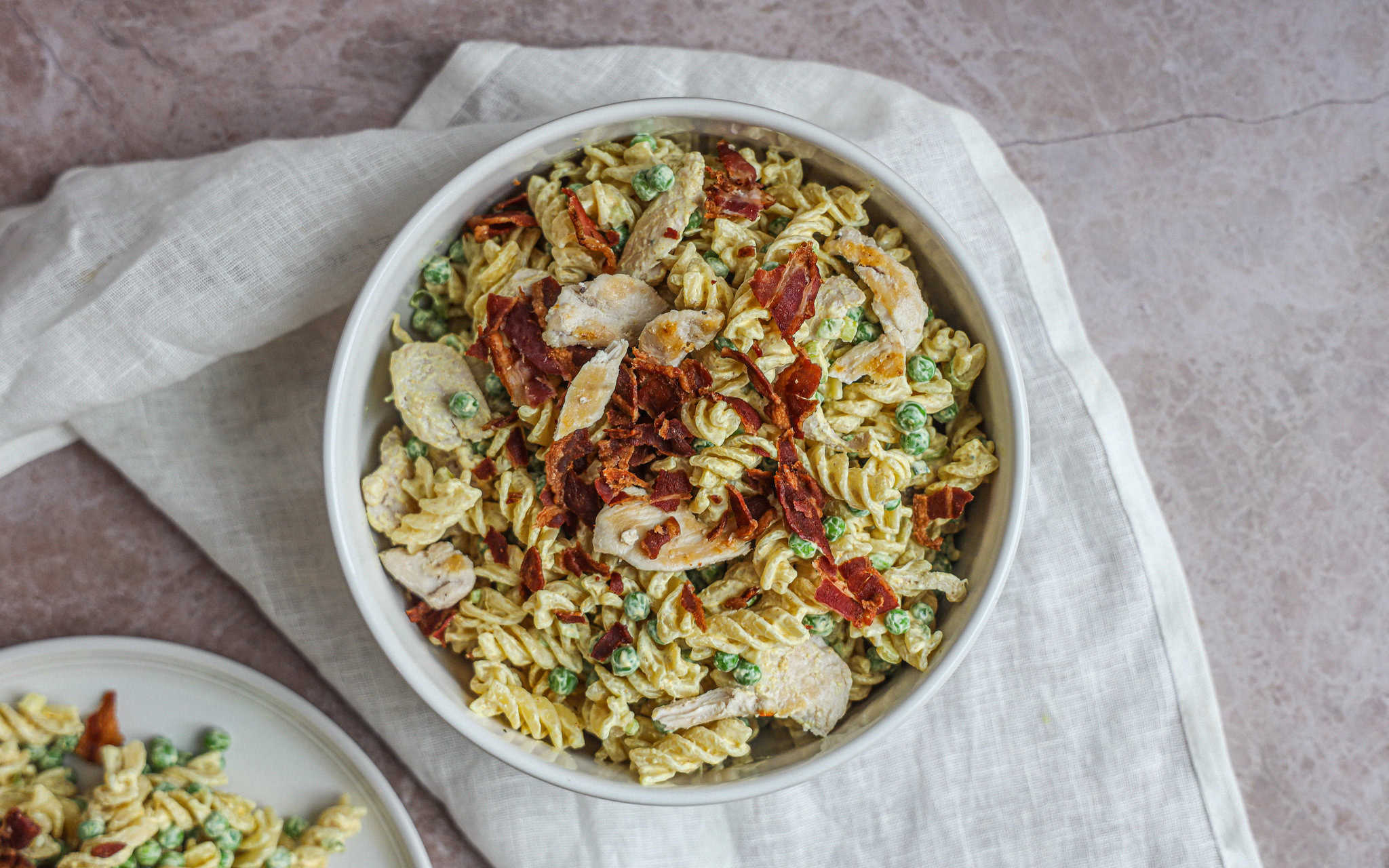 Pastasalat med kylling og bacon - nem og lækker