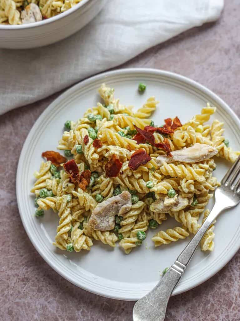 Pastasalat med kylling og bacon - nem og lækker